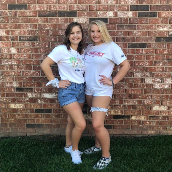 Kelly's Closet (@kelly_teague) | Poshmark